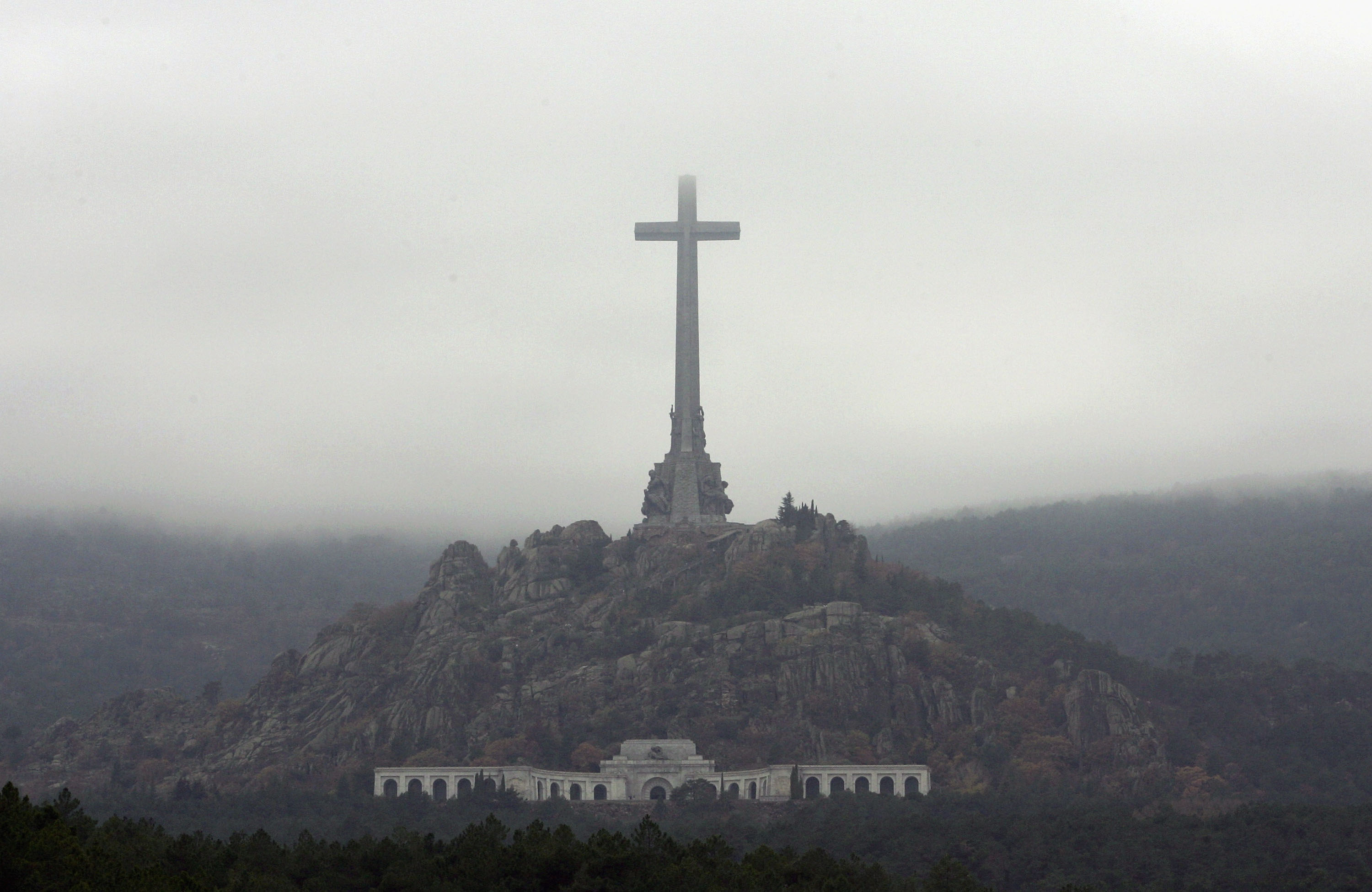 Building "the Largest Cross in the Western Hemisphere"