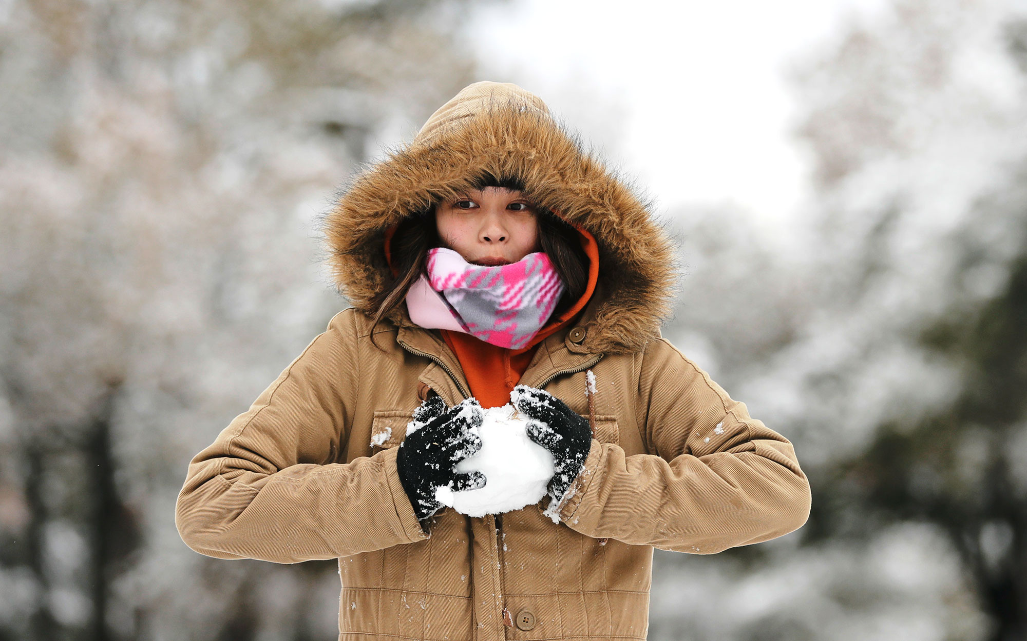 Texans Enjoying the Flurry of Snow – Texas Monthly