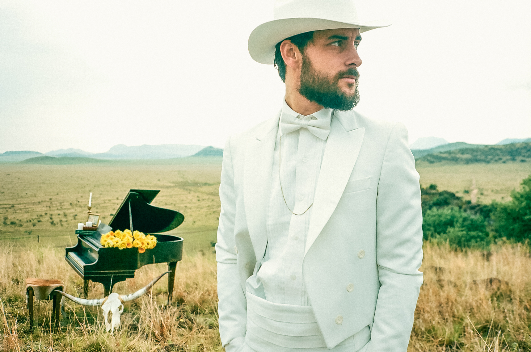 Exclusive Premiere: Robert Ellis Gets 'Passive Aggressive' on His New ...