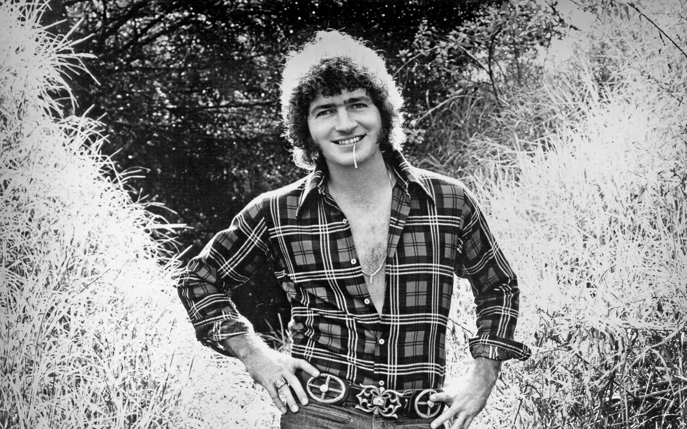 Remembering Lubbock-Born Country Musician Mac Davis – Texas Monthly