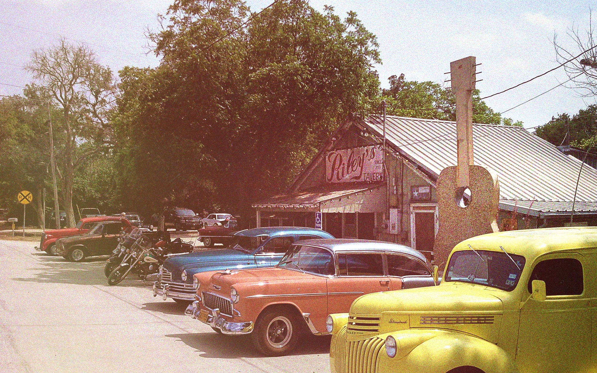 Hill Country Honky-tonk Riley's Tavern Turns 90 – Texas Monthly